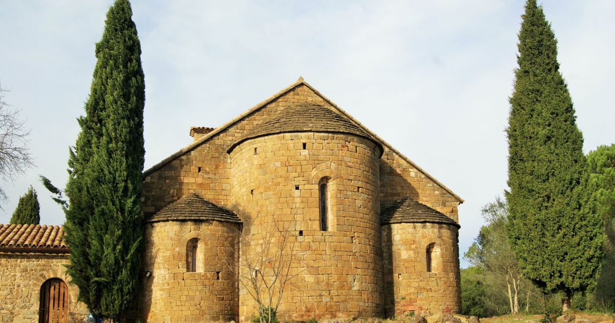 The Romanesque churches of Maià de Montcal and Beuda
